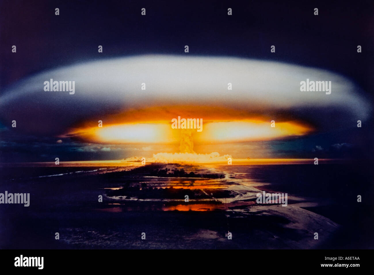 Nuclear bomb blast Banque de photographies et d’images à haute ...