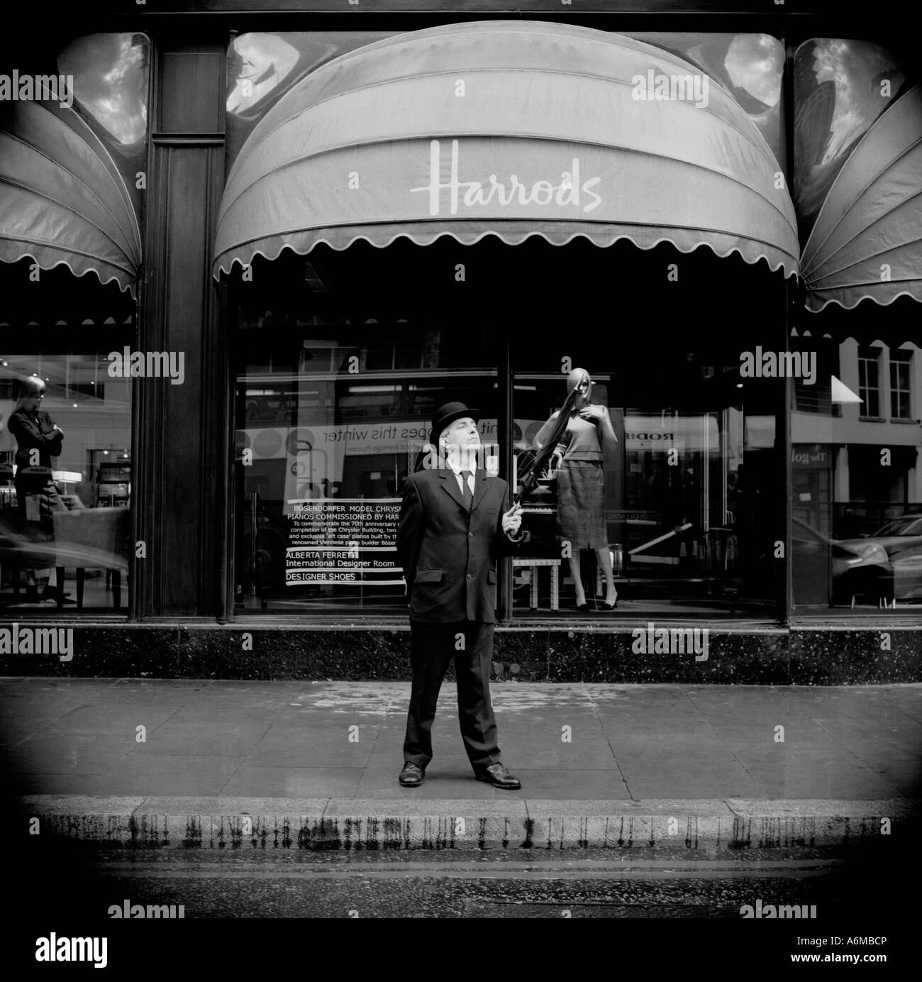 Harrods cab Banque d'images noir et blanc - Alamy