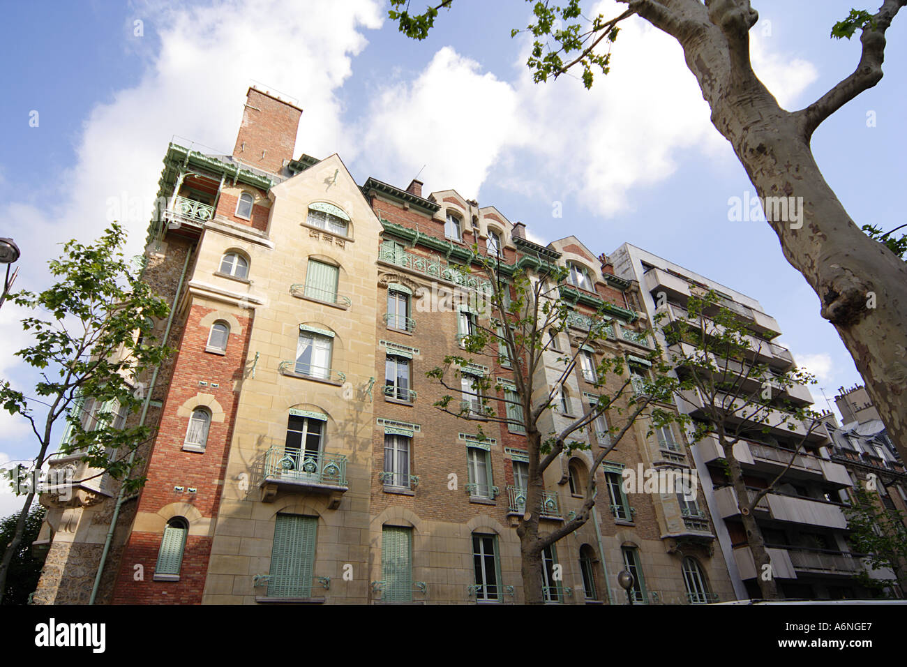 Castel Béranger d'Hector Guimard architecte de style Art Nouveau qui a ... Castel Béranger d'Hector Guimard architecte de style Art Nouveau qui a ...