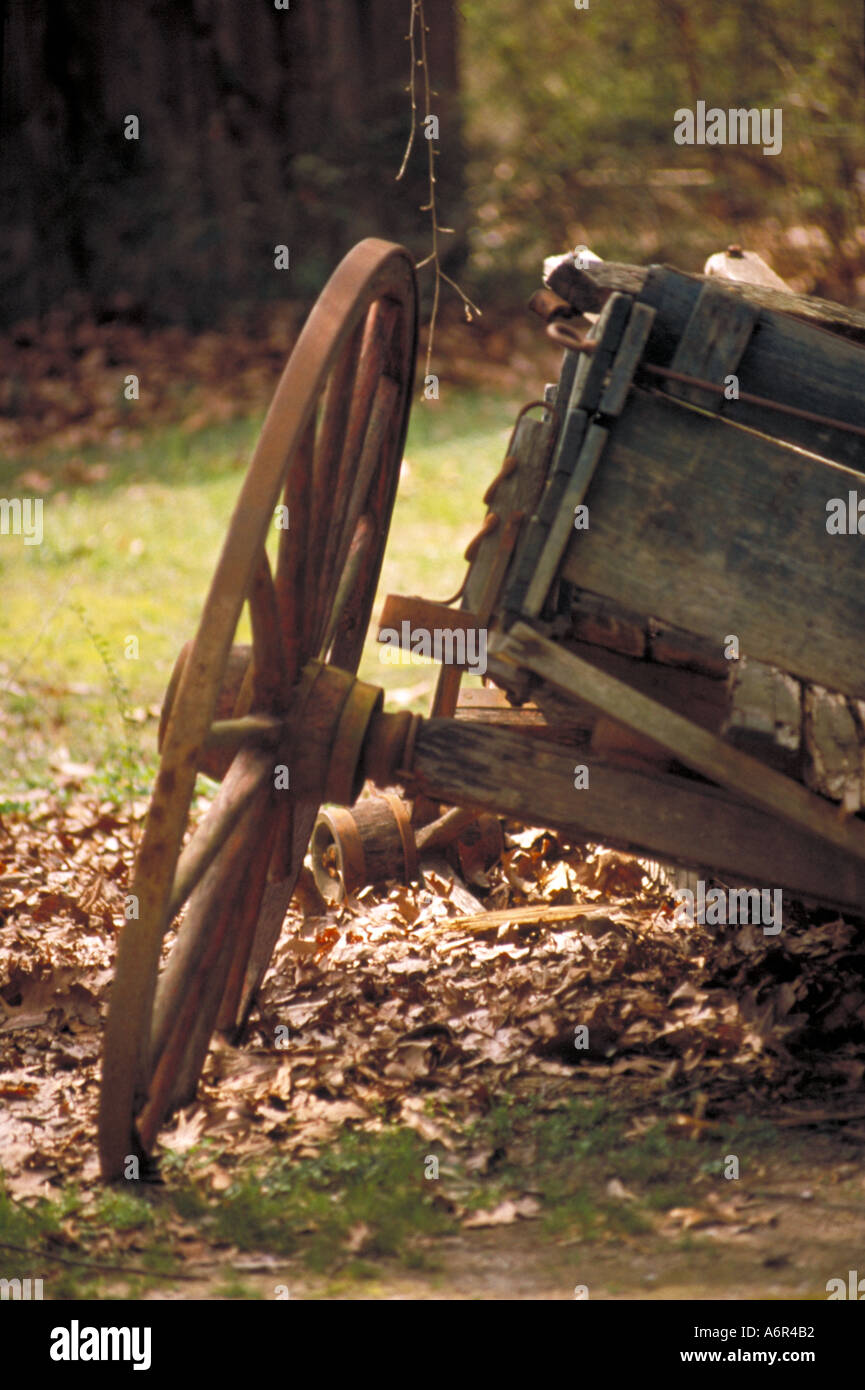 Broken wagon wheel Banque de photographies et d’images à haute ...