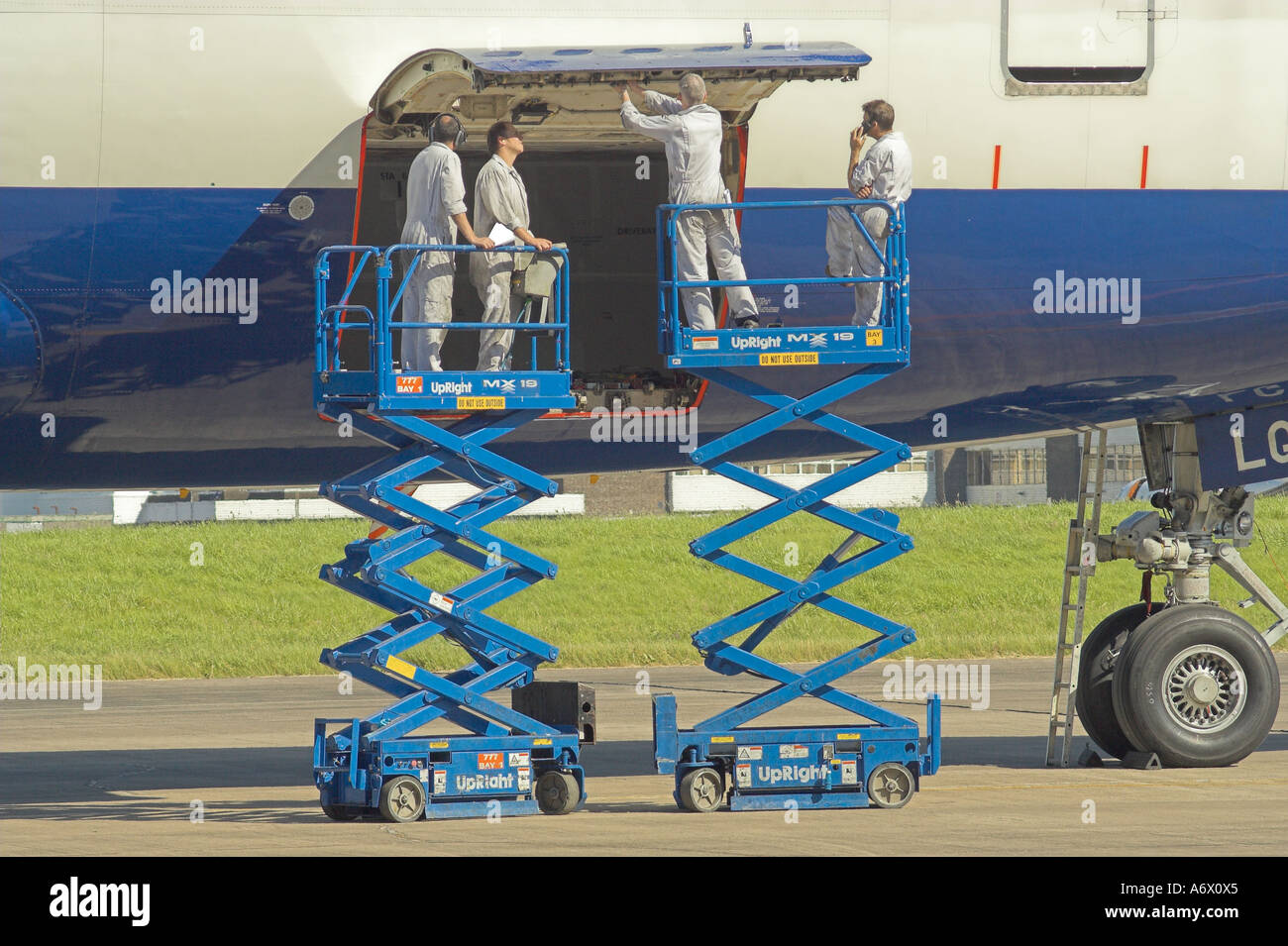 La porte cargo Boeing 747 jumbo Jet Aircraft Maintenance de l'aéroport ...