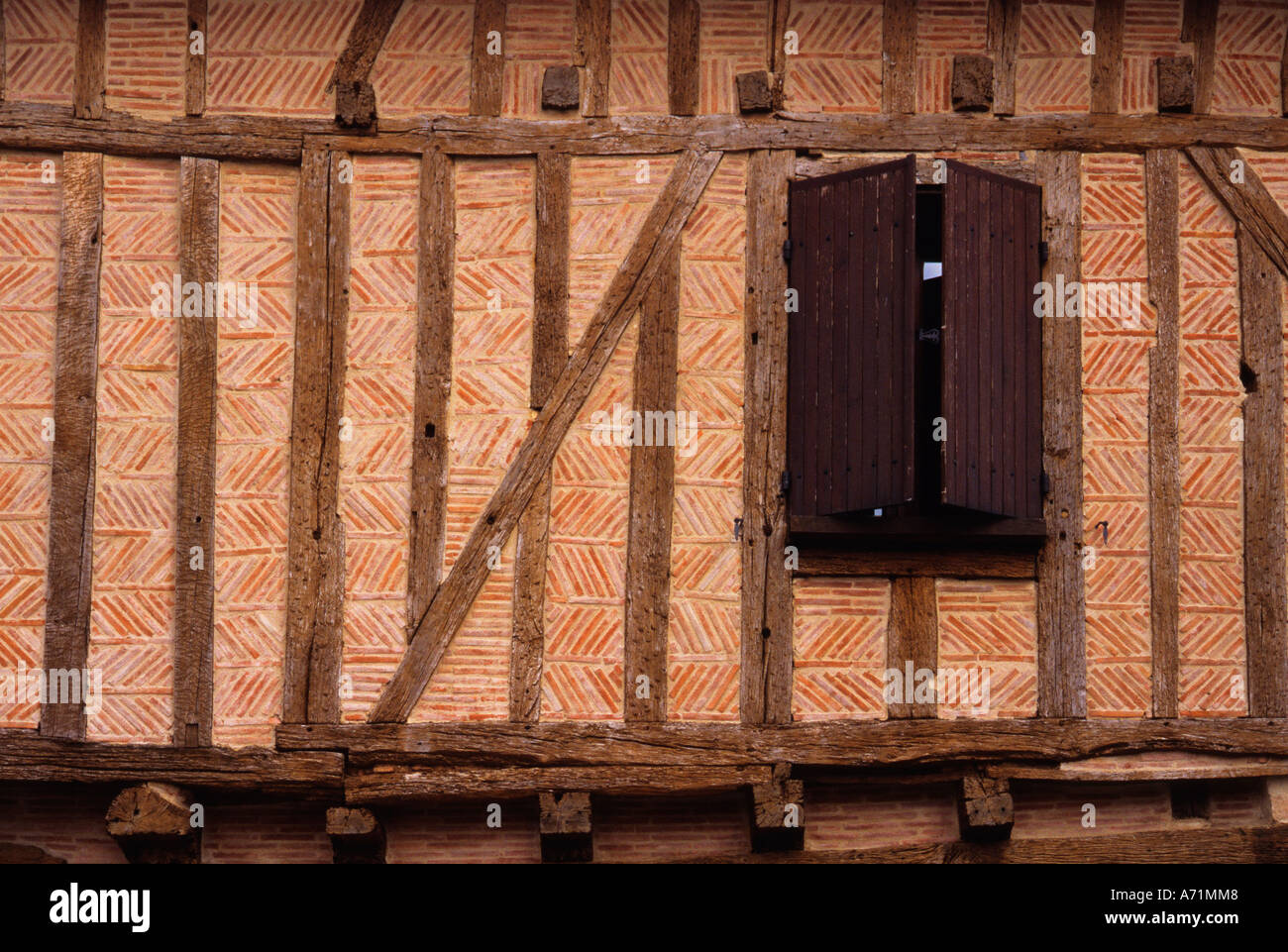 Colombage. France la vallée de la Dordogne, Périgord, l'architecture du ...