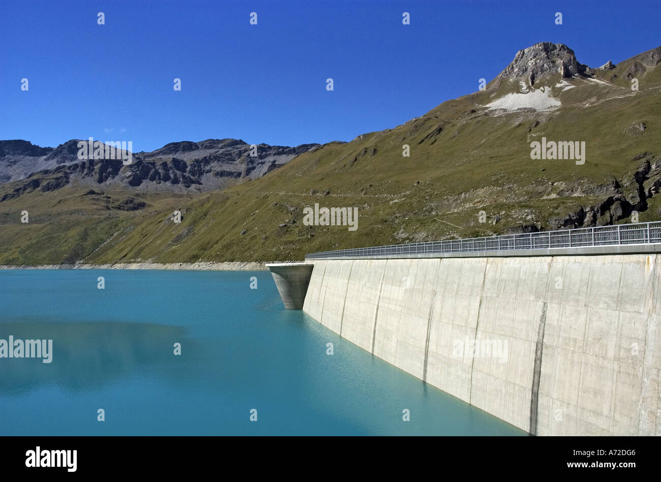 Mur de barrage courbe Banque de photographies et d’images à haute ...