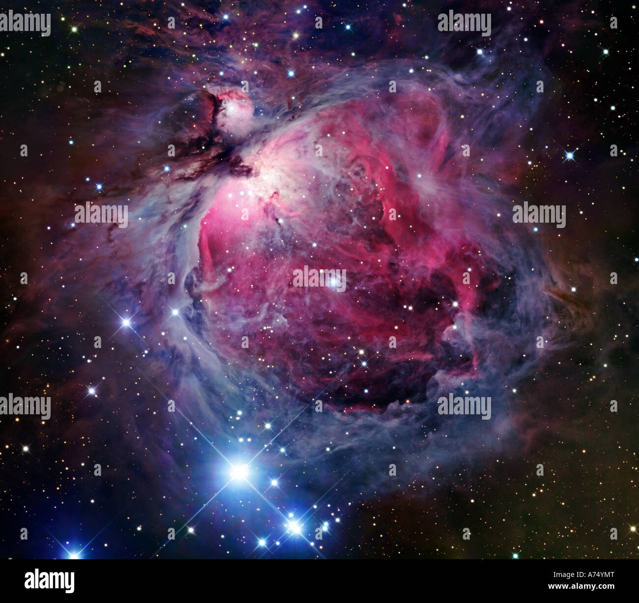 La Nébuleuse d'Orion, aussi connue sous le nom de Messier 42 ou NGC ...