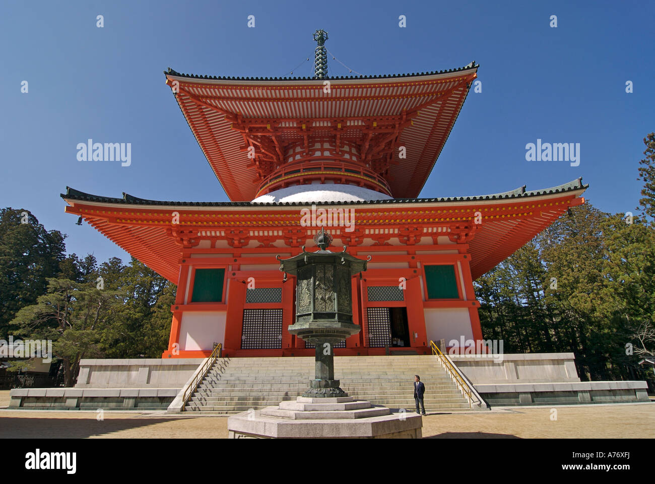 Konpon daito pagoda Banque de photographies et d’images à haute ...