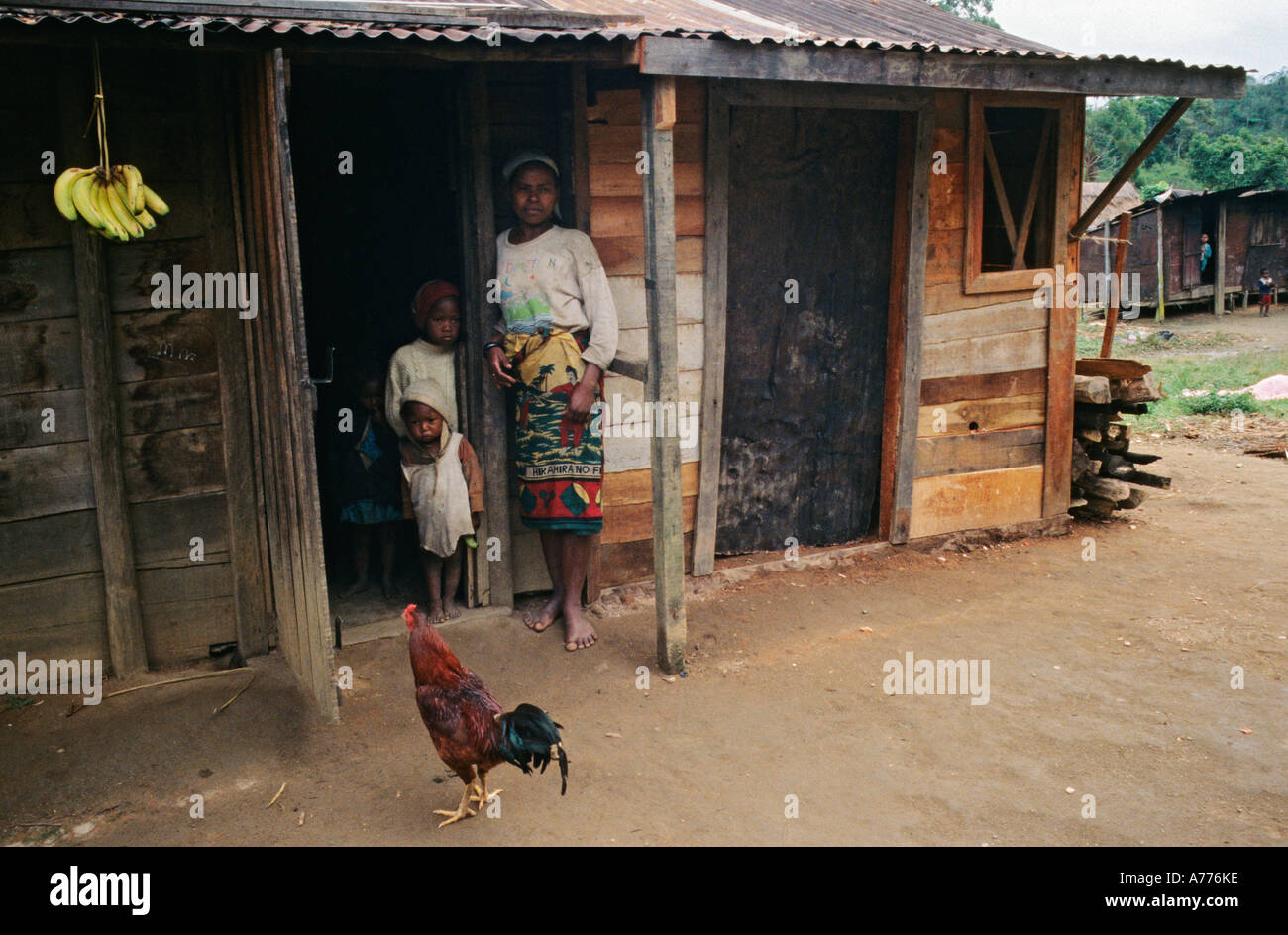 Pauvre mère et ses enfants Banque de photographies et d’images à haute ...