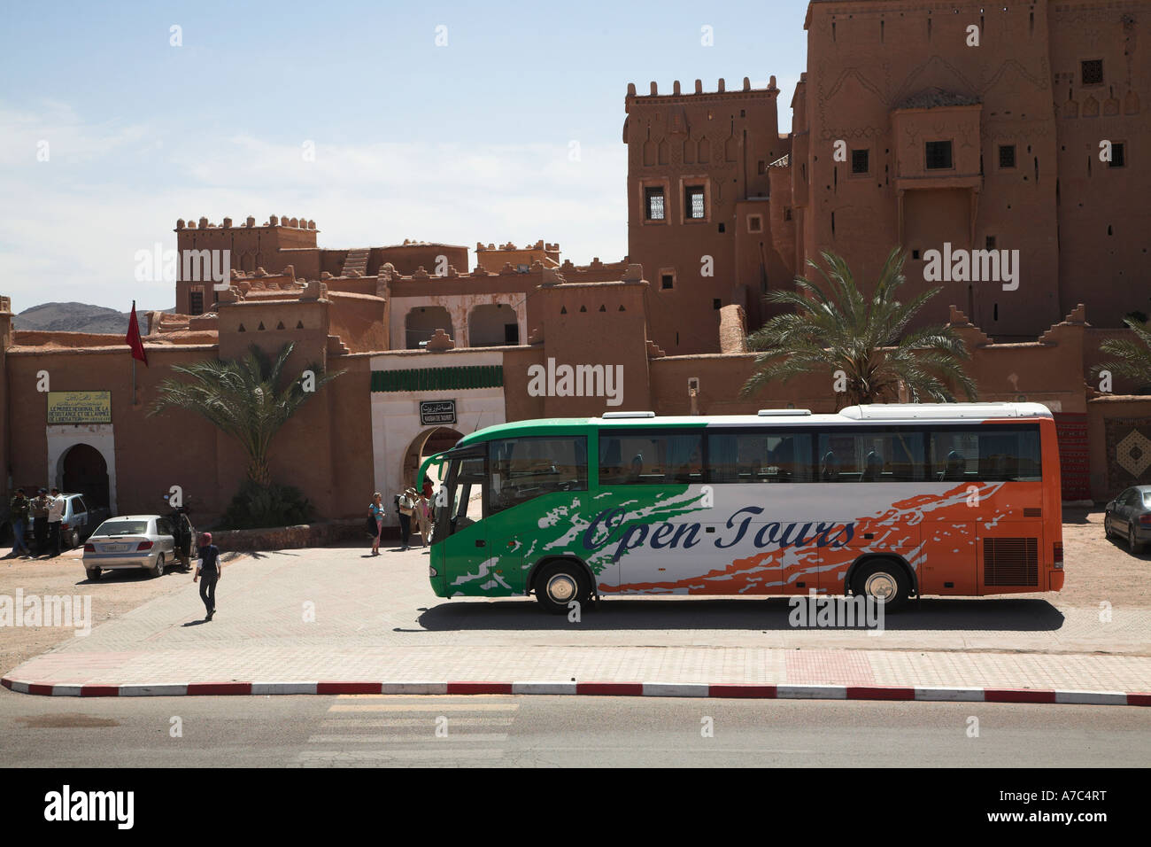 Bus touristique maroc Banque de photographies et d’images à haute ...