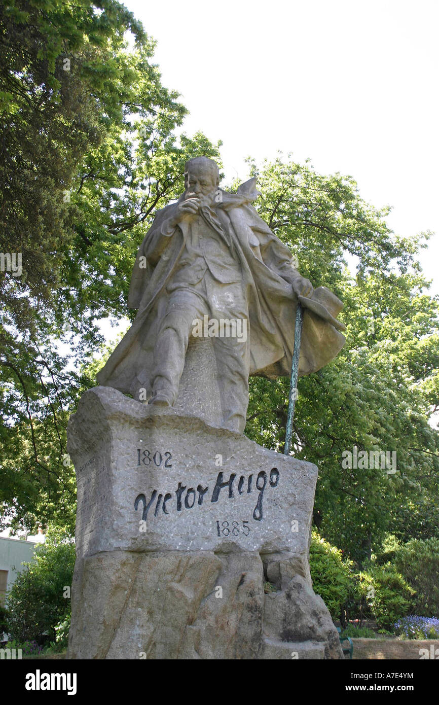Victor hugo statue Banque de photographies et d’images à haute ...