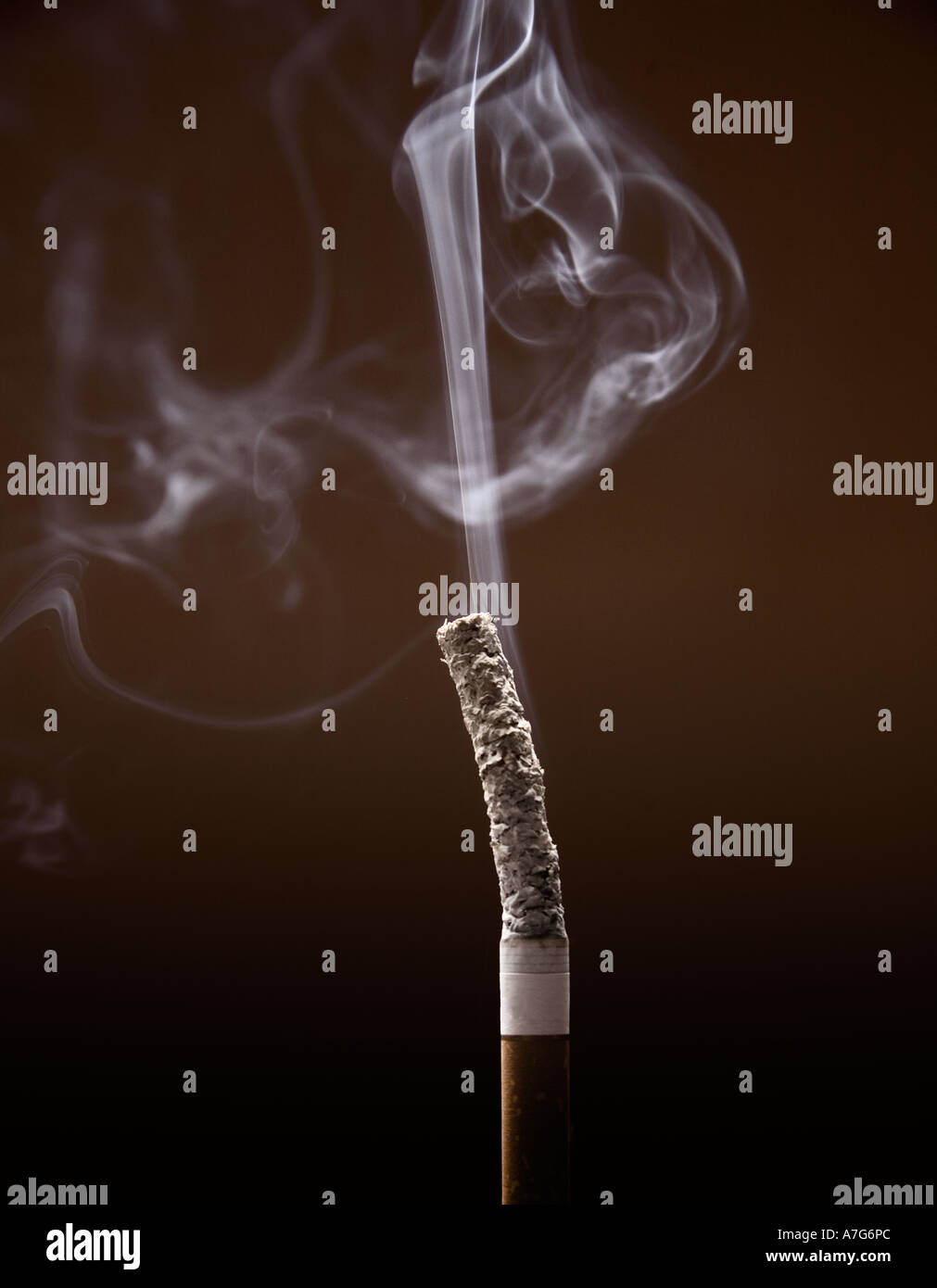 Smoke Cigarette Banque d'image et photos - Alamy