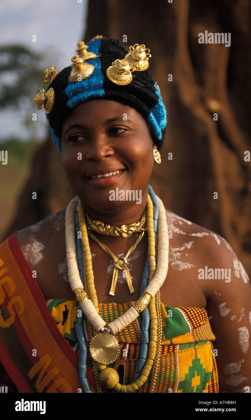 Mlle Nafac, invité d'honneur de porter une robe tissu Kente au festival ...