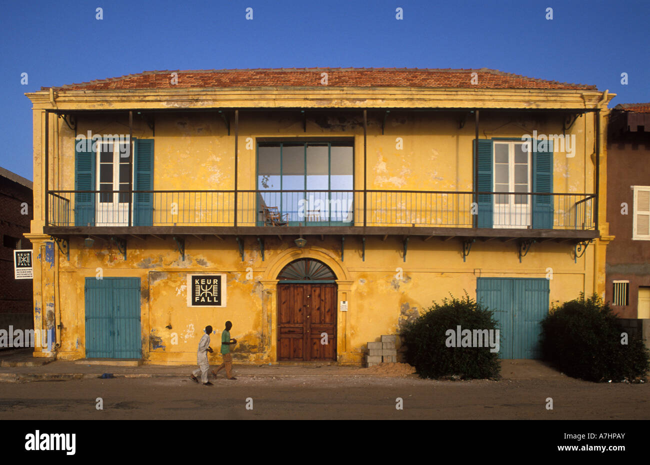 Ancien bâtiment colonial à St Louis au Sénégal Photo Stock - Alamy