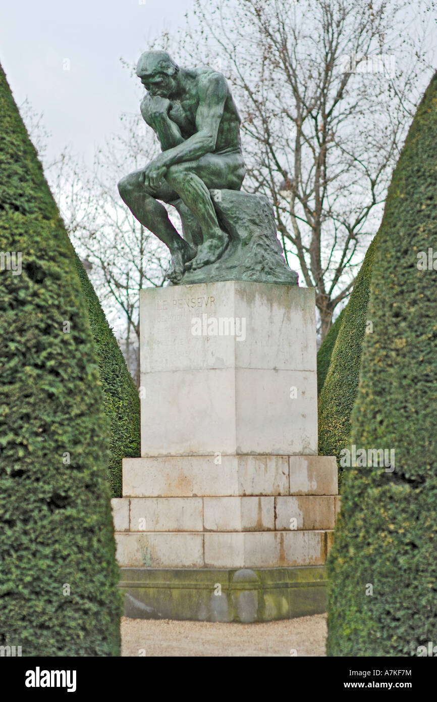 Photographie de la célèbre statue, le penseur, par Rodin au Musée Rodin ...
