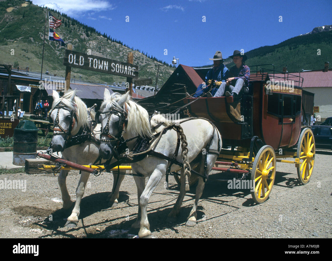 Stagecoach and cowboys Banque de photographies et d’images à haute ...