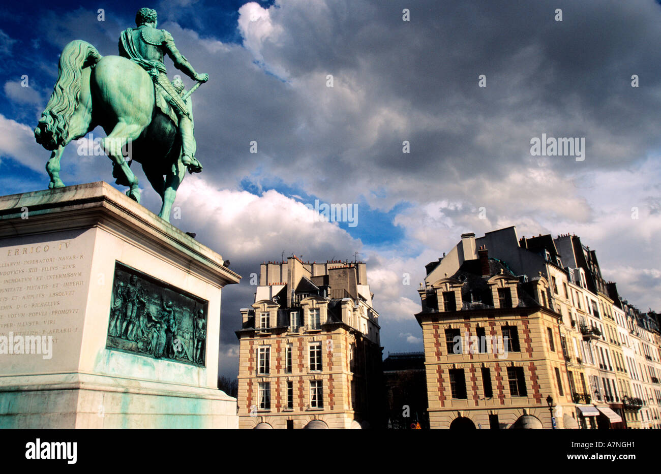 Statue de henri iv sur le pont neuf Banque de photographies et d’images ...