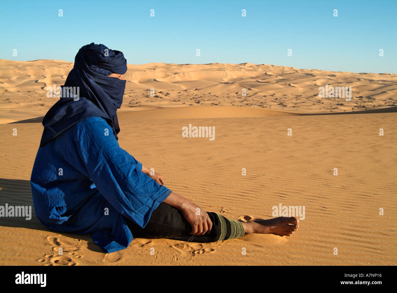 Homme touareg, Idehan Ubari sand sea, désert du Sahara, la Libye Photo ...