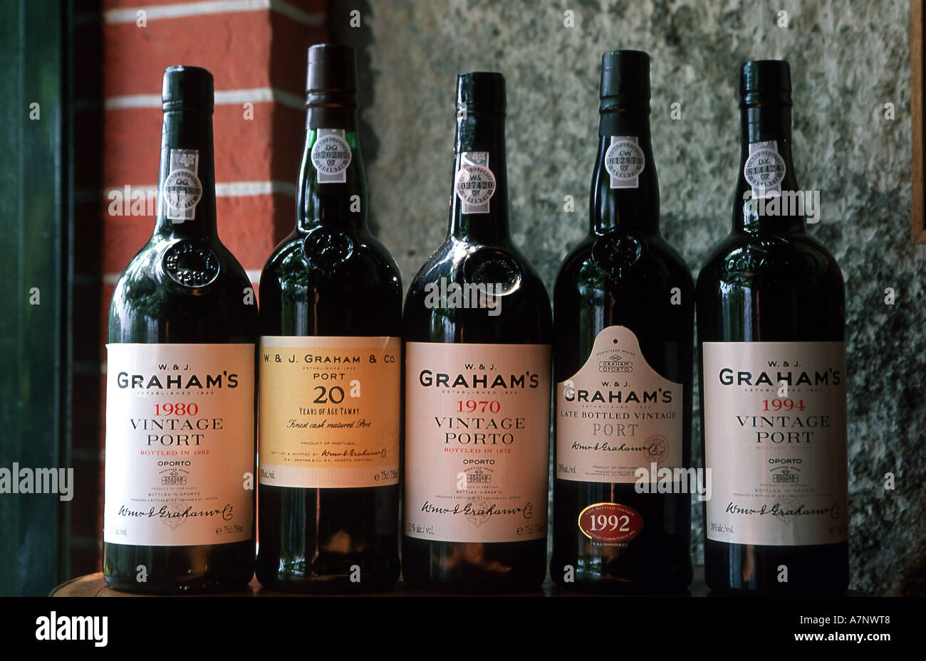 Portugal, Porto, Vila Nova de Gai, des bouteilles de vin de porto ...