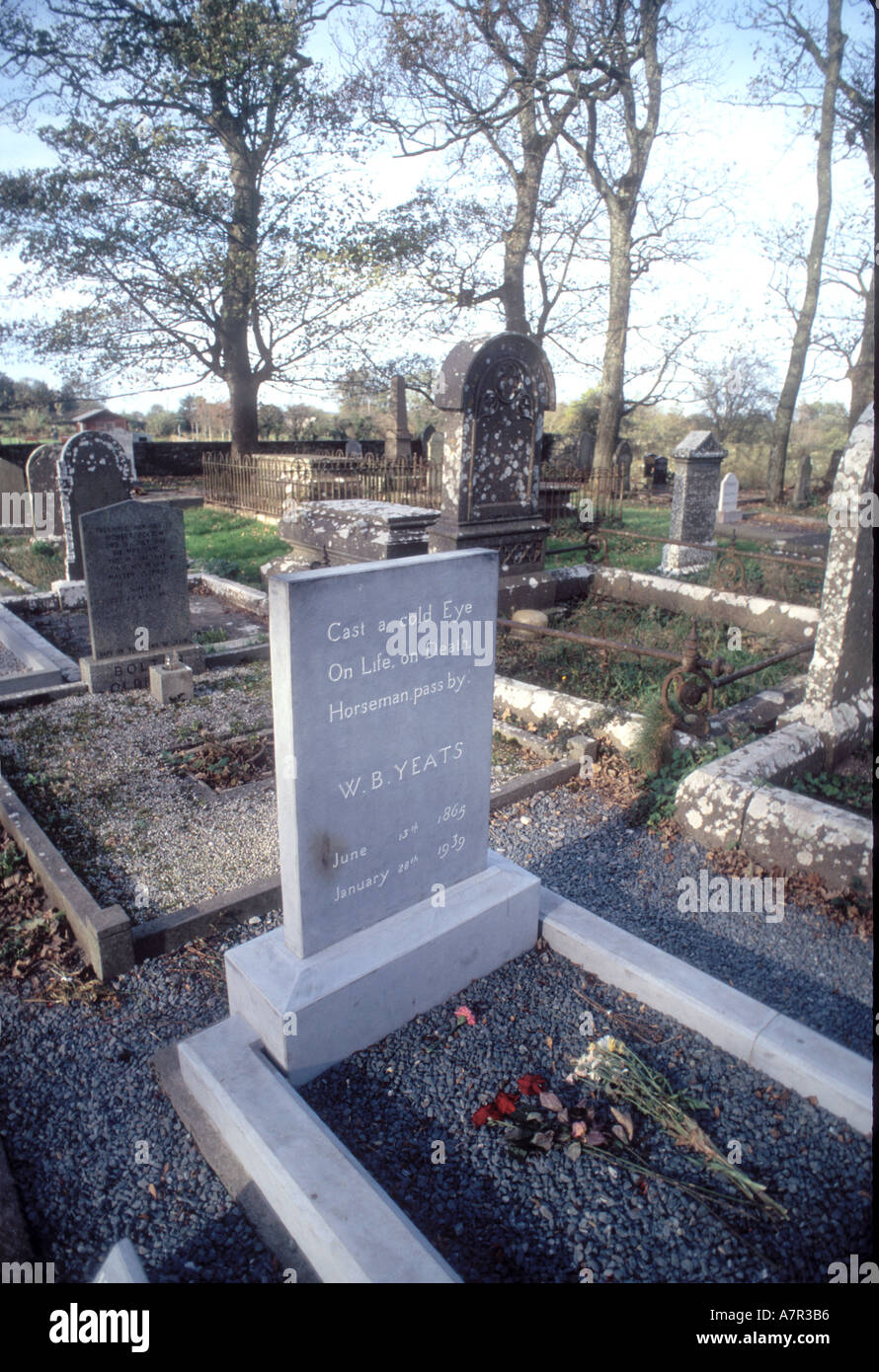 William butler yeats monument Banque de photographies et d’images à haute résolution - Alamy