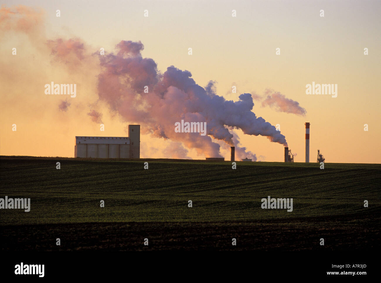 Usine fume Banque de photographies et d’images à haute résolution - Alamy
