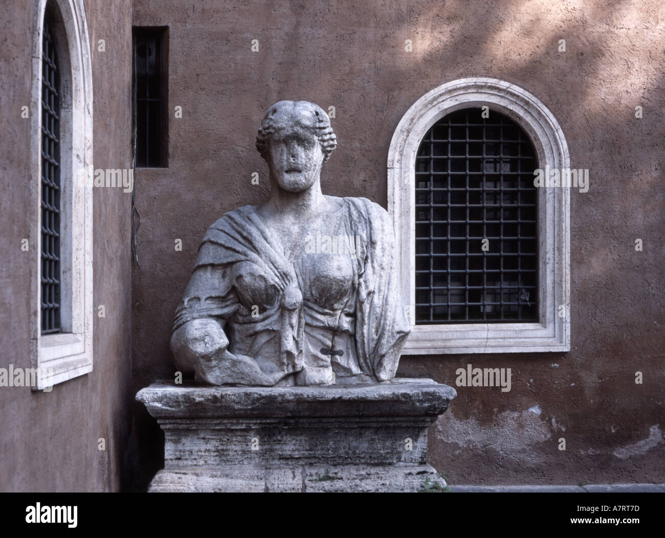 Isis Statue Italy Banque d'image et photos - Alamy