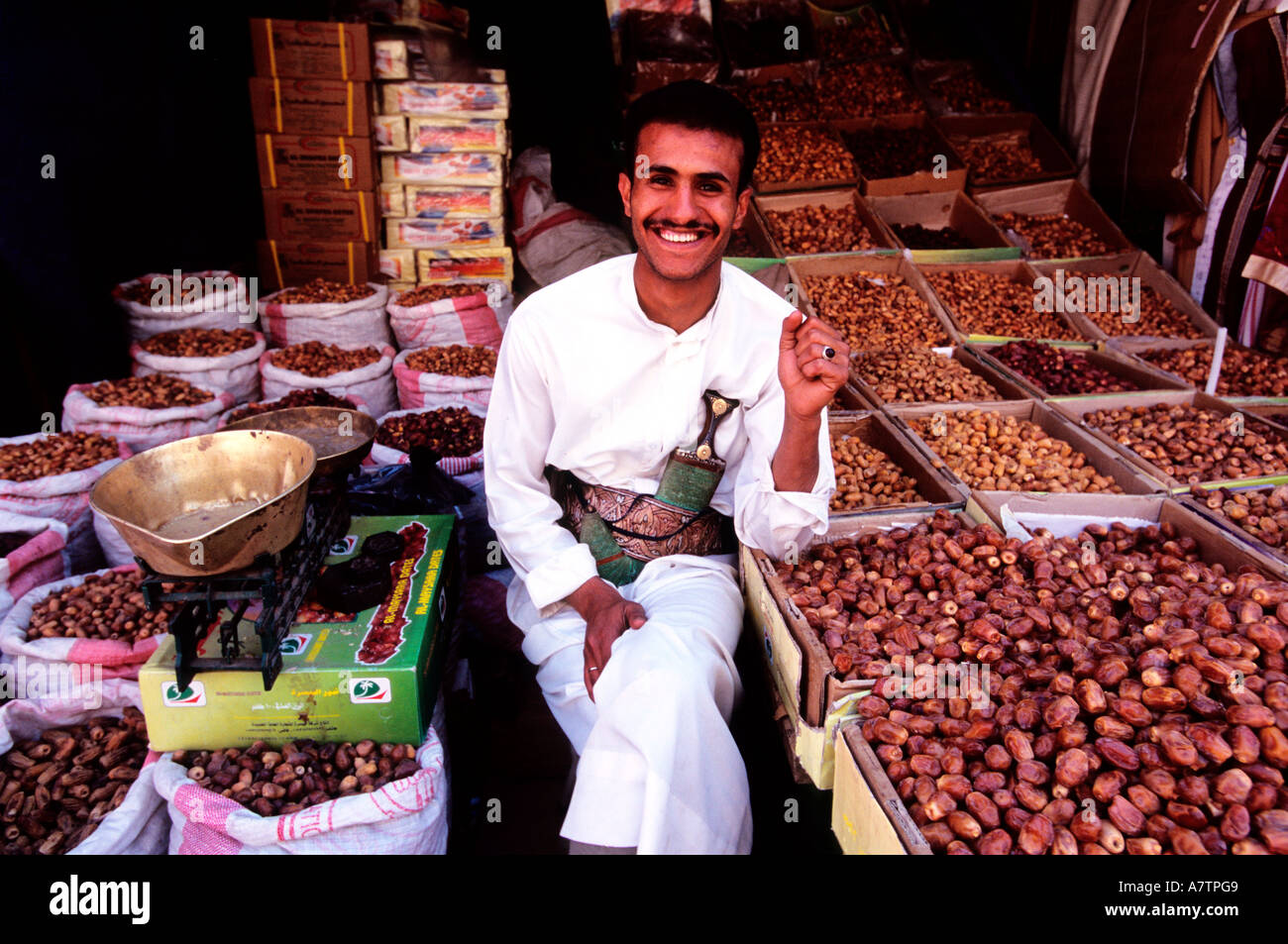 Le Yémen, de la vieille ville de Sanaa, les dates le vendeur dans la ...