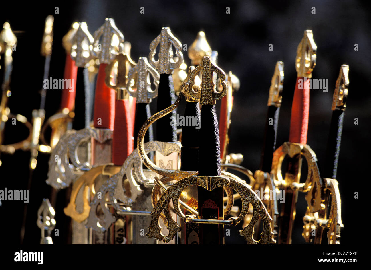 épée de toledo Banque de photographies et d’images à haute résolution ...