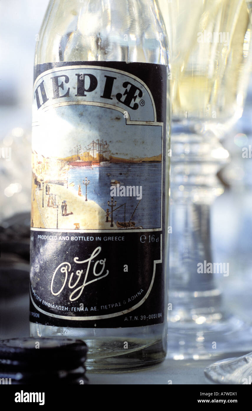 Alcool grec Banque de photographies et d’images à haute résolution - Alamy