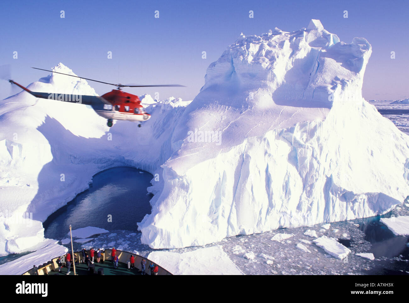 Cruise ship world discoverer Banque de photographies et d’images à ...
