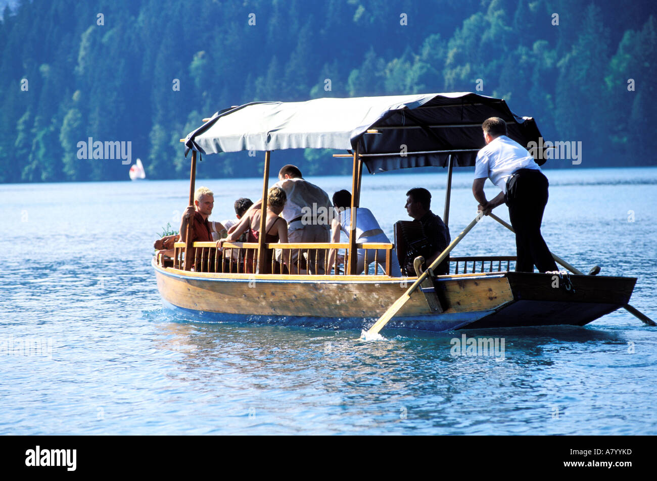 La Slovénie, Triglav région, le lac de Bled, promenade dans pletna les ...