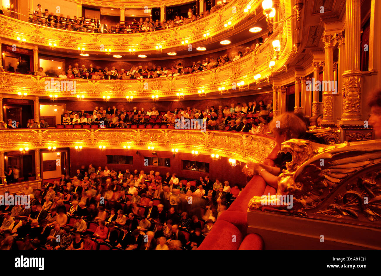 République tchèque, Prague, le théâtre National (Narodni Divadlo) avant ...