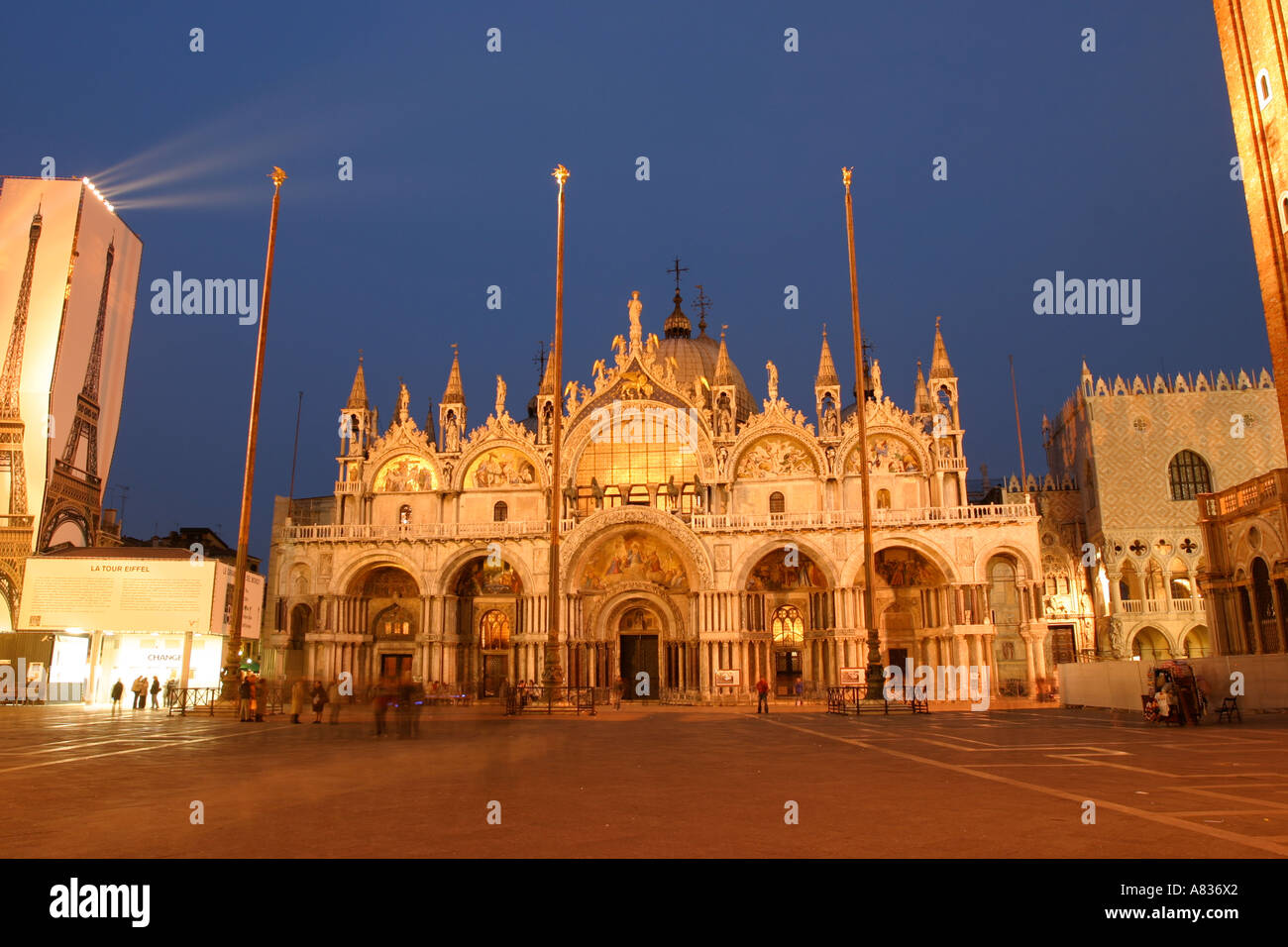 Frises gothiques Banque de photographies et d’images à haute résolution ...