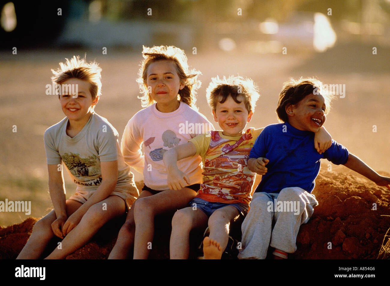 Enfants australiens souriants Banque de photographies et d’images à ...