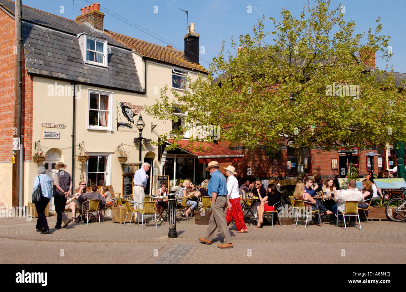 Taverne de corbeaux Banque de photographies et d’images à haute ...