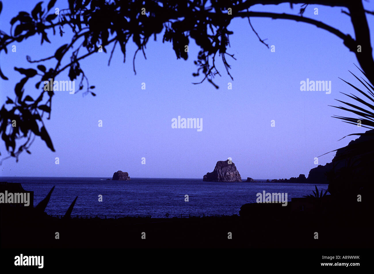 Roques De Salmor Banque d'image et photos - Alamy