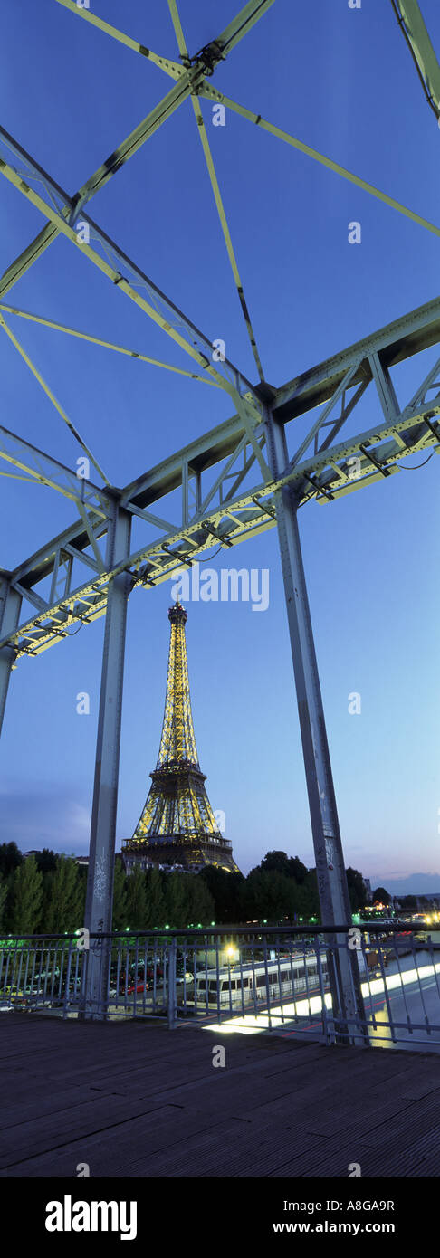 Pont de bir hakeim paris nuit Banque de photographies et d’images à haute résolution - Alamy