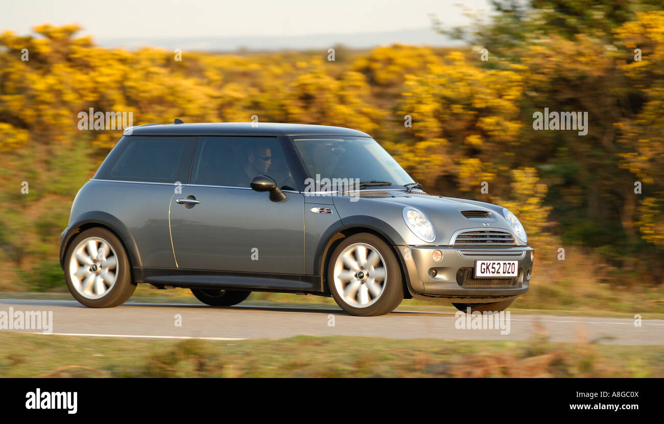 Mini cooper 2002 car Banque de photographies et d’images à haute ...