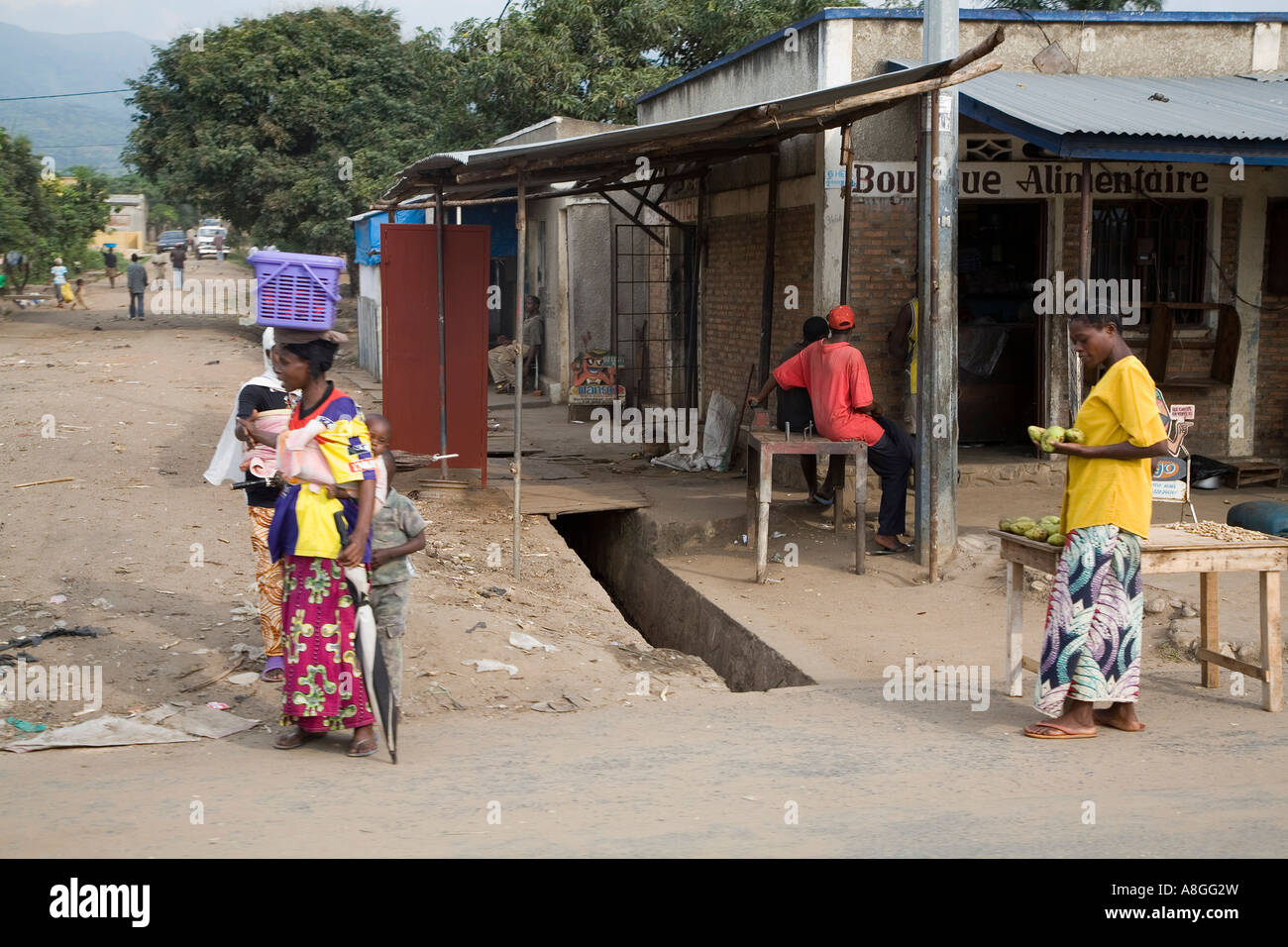 Vetement traditionnel du burundi Banque de photographies et d’images à ...