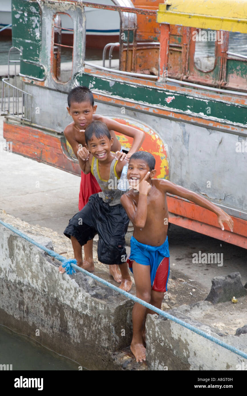 Philippines boys Banque de photographies et d’images à haute résolution ...