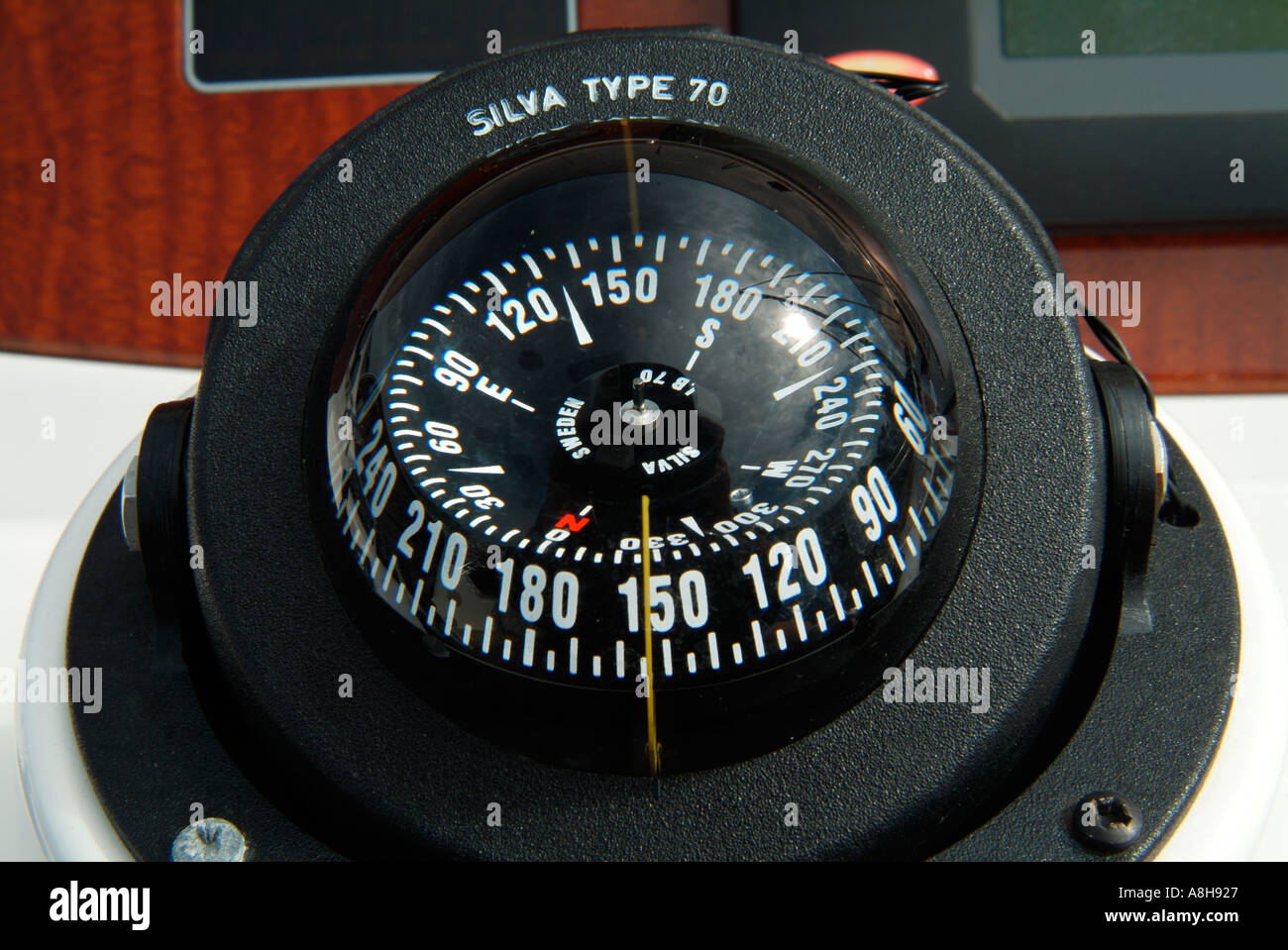 Ship compass Banque de photographies et d’images à haute résolution - Alamy