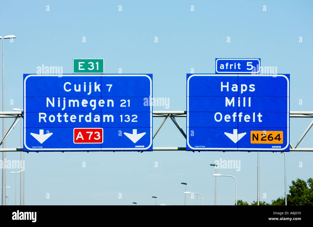 Motorway gantry signs Banque de photographies et d’images à haute ...