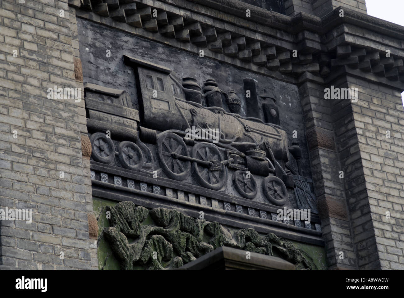 Monument aux martyrs du mouvement de protection des chemins de fer ...
