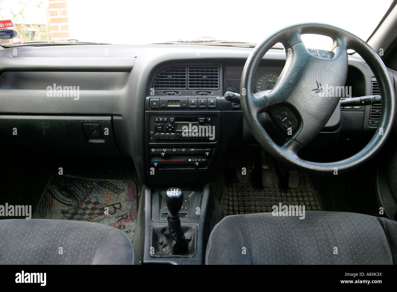Le tableau de bord d'une Citroen Xantia Photo Stock - Alamy