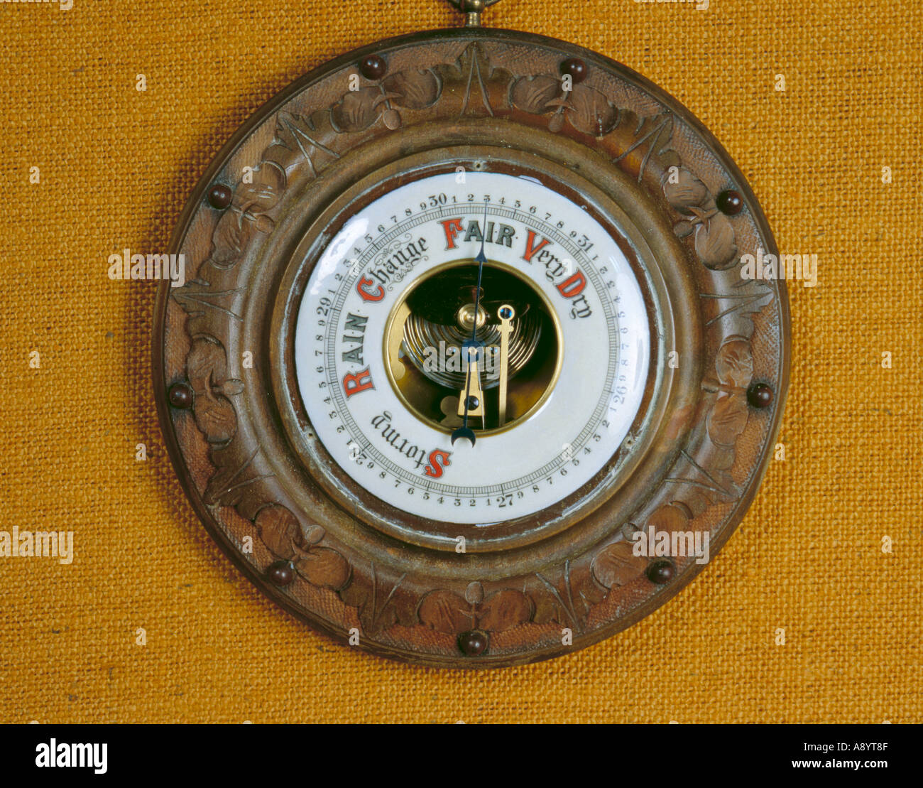 Aneroid barometer Banque de photographies et d’images à haute ...
