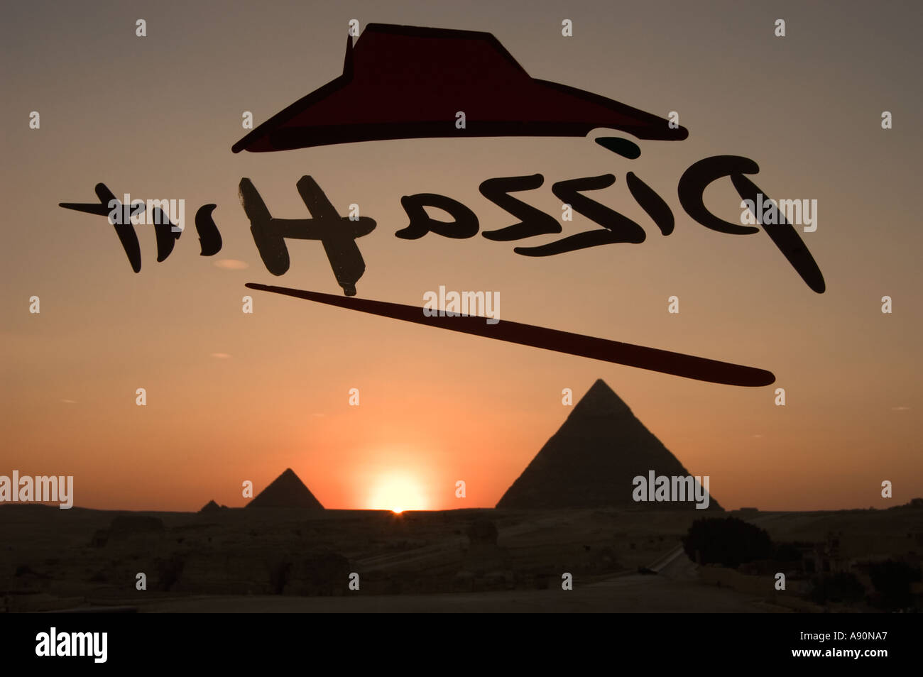 Pizza hut giza pyramids cairo Banque de photographies et d’images à ...