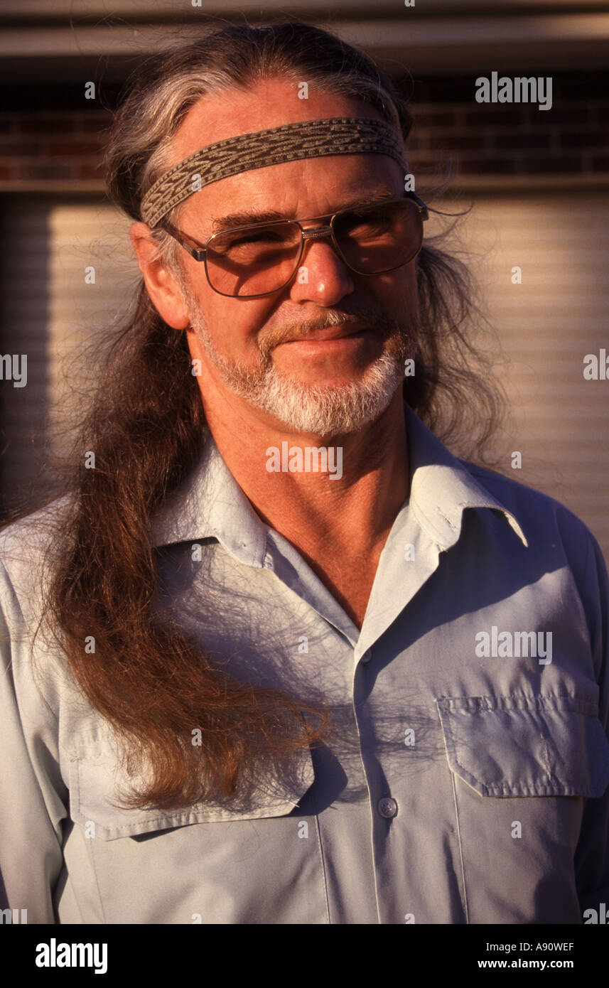 Australian with long hair and beard Banque de photographies et d’images ...