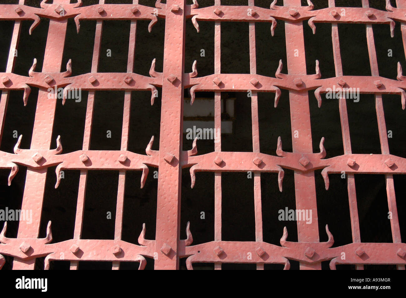 Fonte rouge Banque de photographies et d’images à haute résolution - Alamy