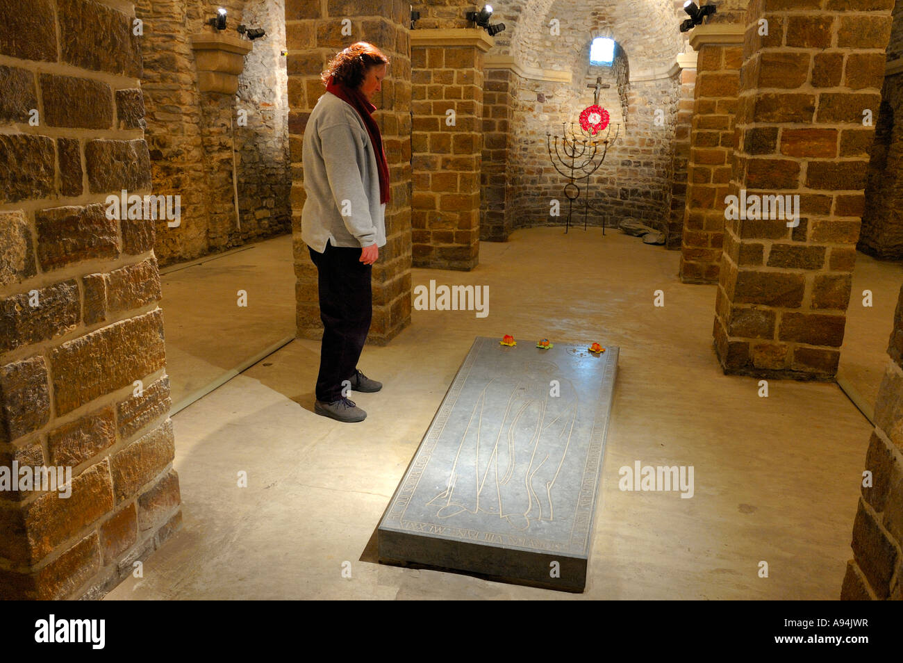 La tombe de la Comtesse Adela de France dans la crypte de Saint ...