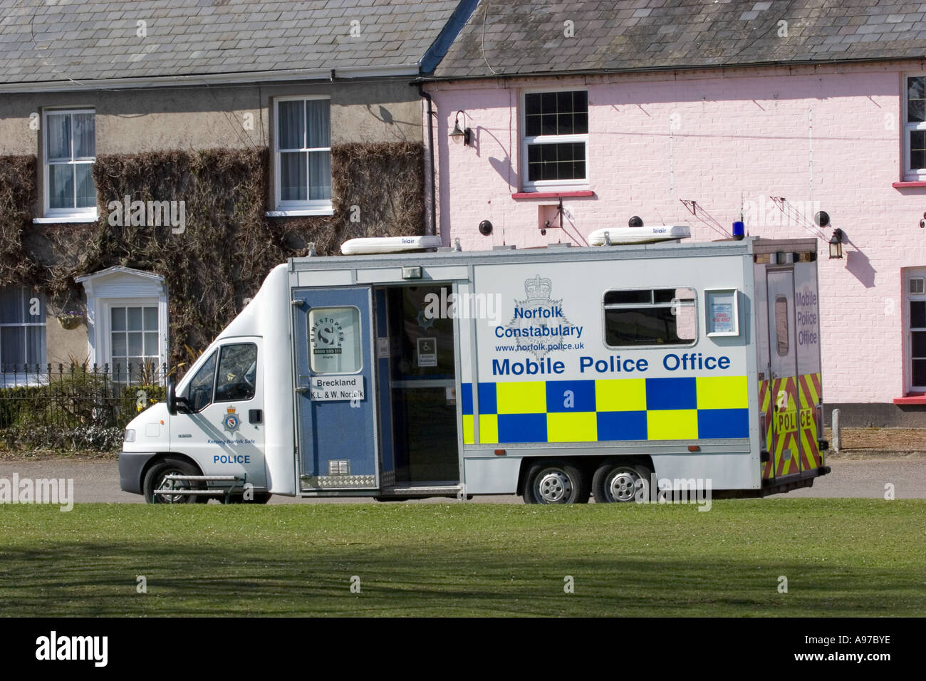 Suffolk police Banque de photographies et d’images à haute résolution ...