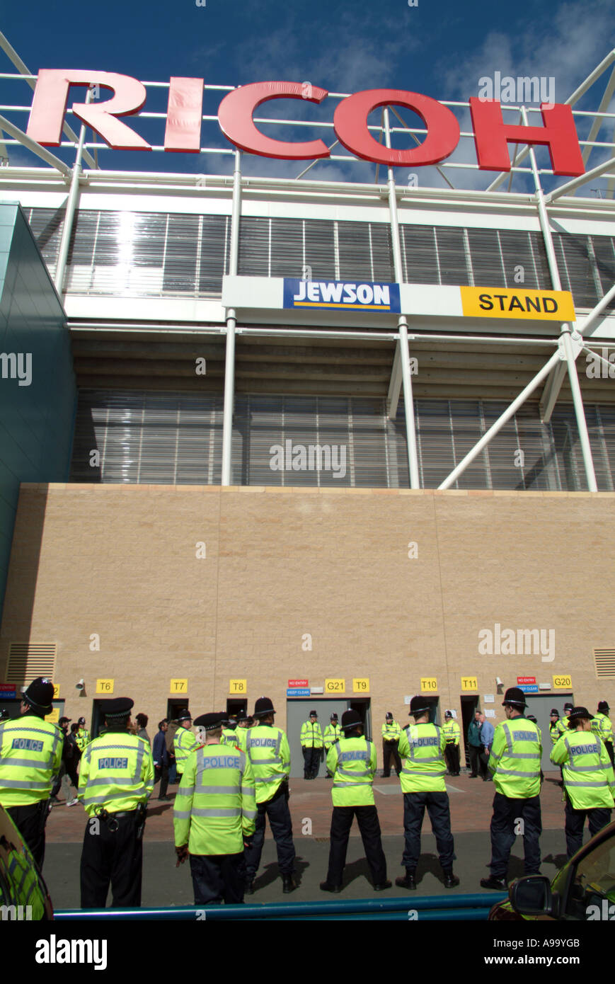 Police de football sportif Banque de photographies et d’images à haute ...