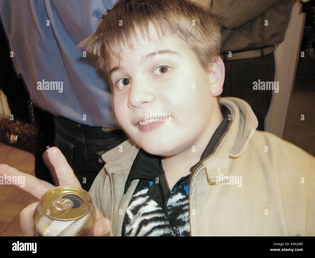 Two young boys making silly Banque de photographies et d’images à haute ...