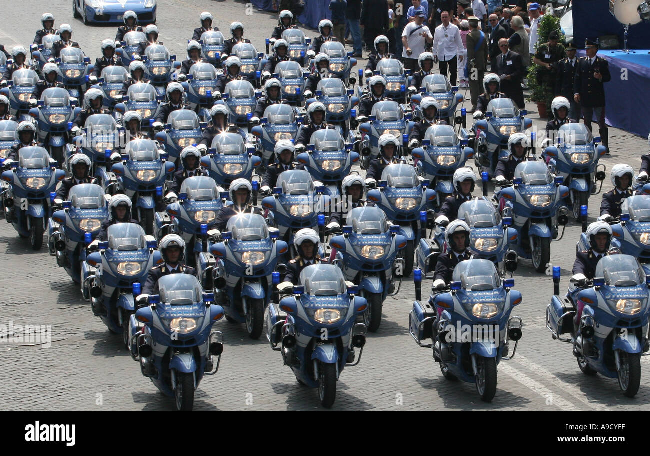Police parade Banque de photographies et d’images à haute résolution ...